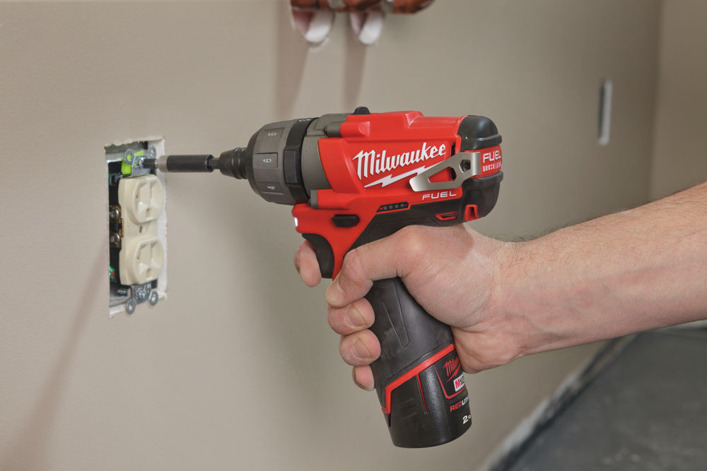 Milwaukee M12CD-202C M12 Fuel Screwdriver